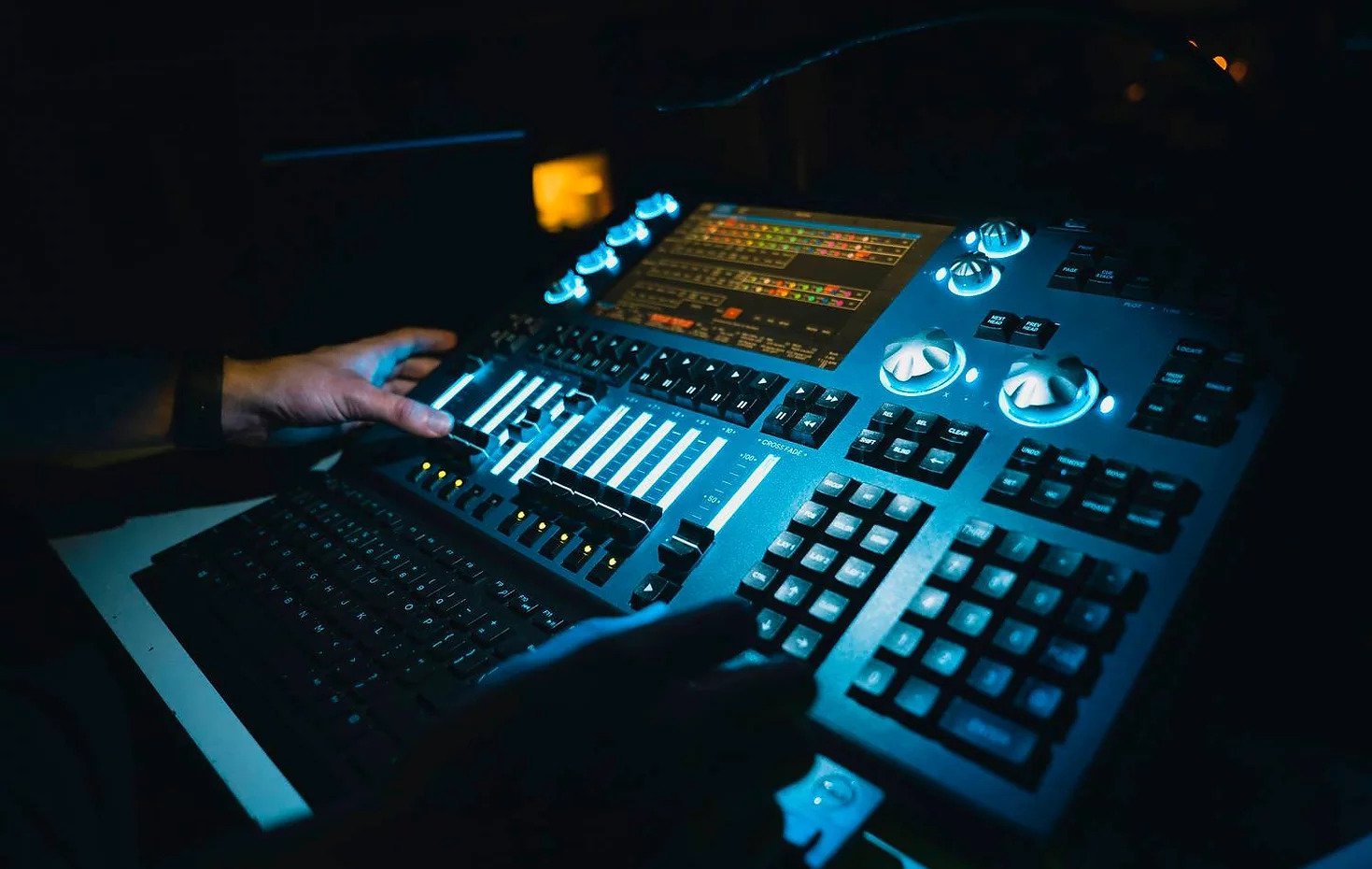 ChamySys MagicQ Basic (NL) 15-16/11 | AVL